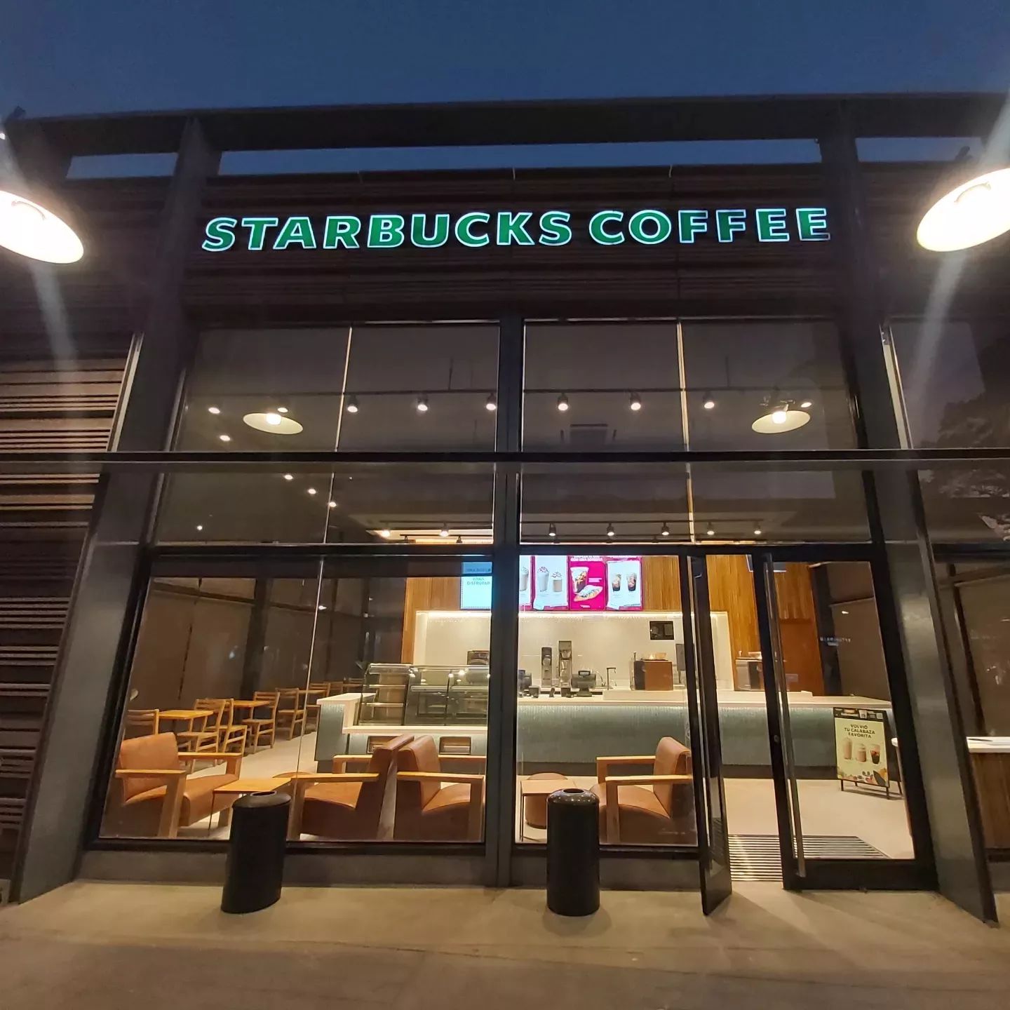 Starbucks - Distrito Arcos - OCRE Construcciones